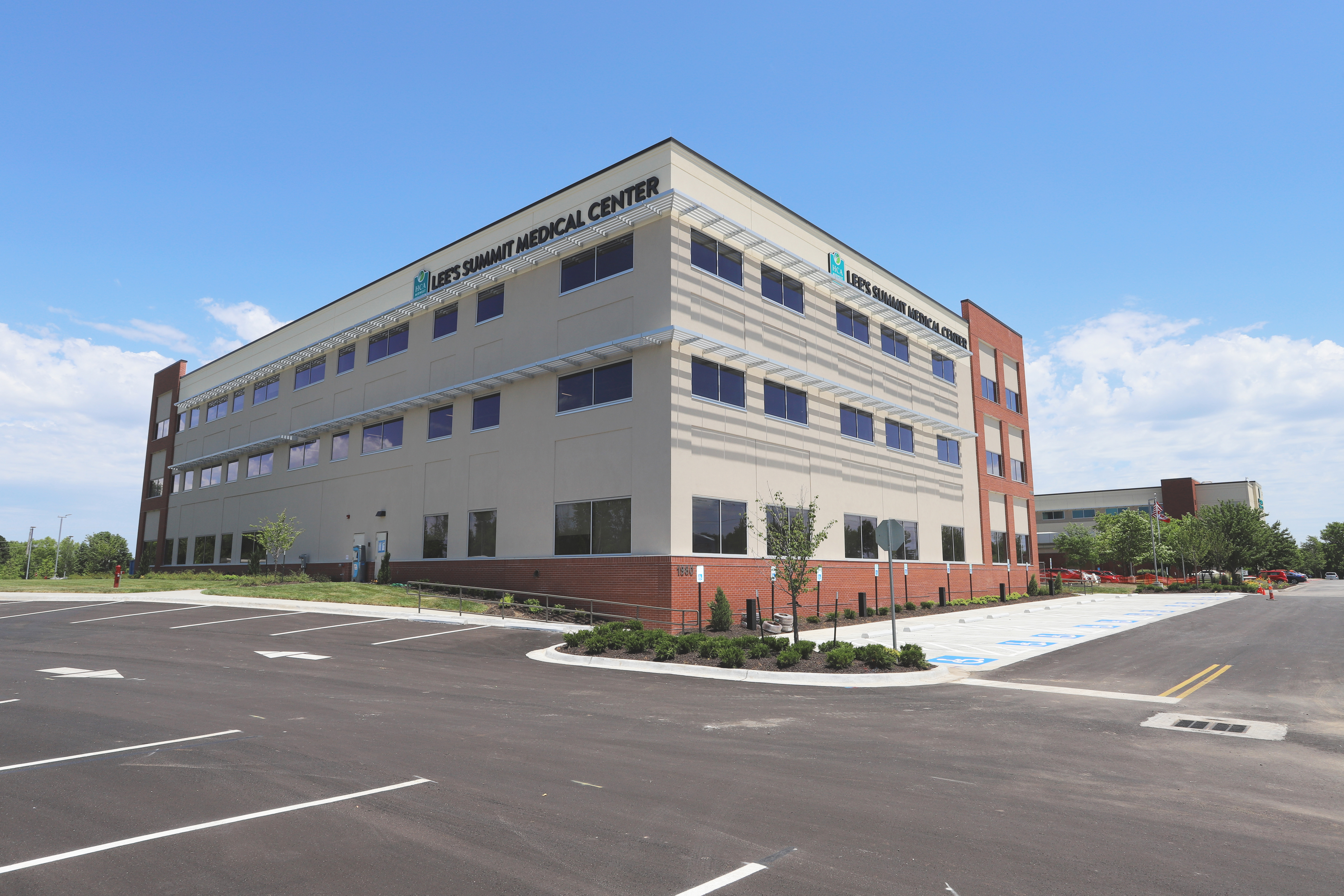 HCA Lee's Summit Medical Office Building | Projects | Turner ...